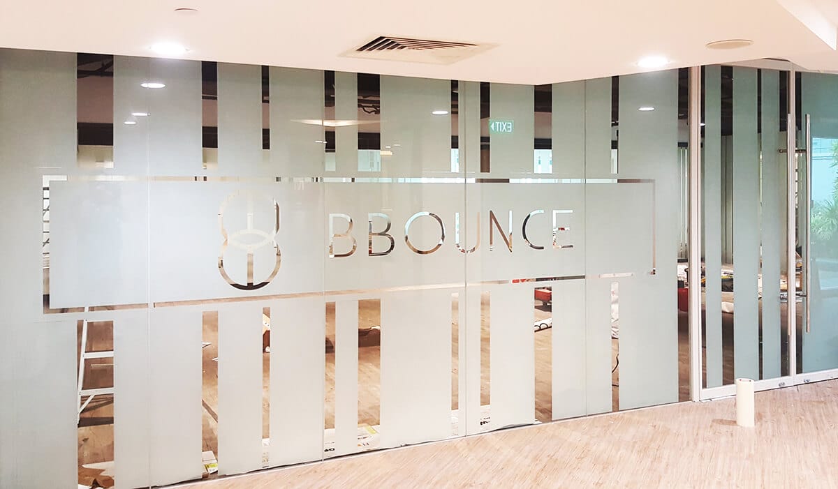 Desain Stiker Kaca Yang Dapat Dijadikan Inspirasi - Uprint.id